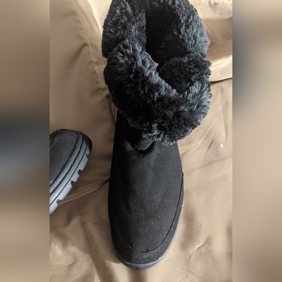 UGG | Shoes | Womens Black Ugg Boots Sporty Rubber Soles | Poshmark